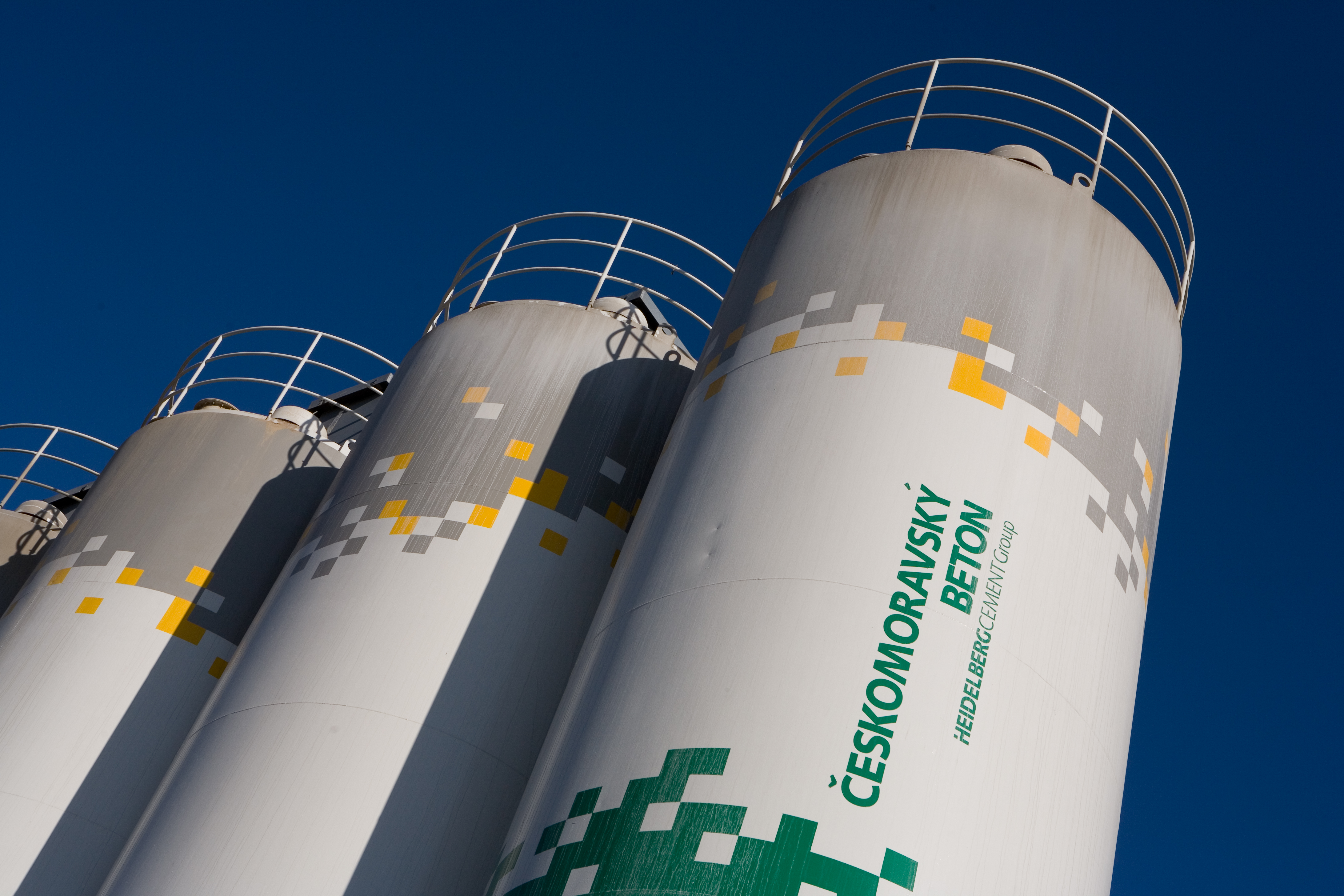 Cemflow - Českomoravský beton: lité podlahy, anhydrit, cementové potěry ...